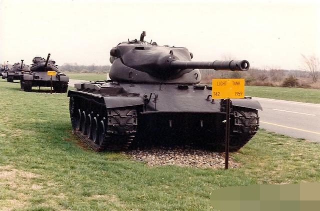 别被坦克世界忽悠了，现实中T57坦克和50B坦克哪个更厉害？_凤凰网