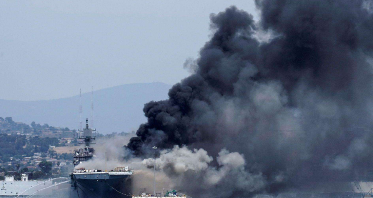 两栖攻击舰之后，美国海军又发生火灾，这次轮到了十万吨核航母_凤凰网军事_凤凰网