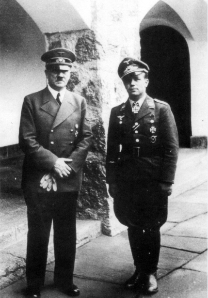 矬子还是大汉儿? 希特勒真实身高大揭秘_凤凰网