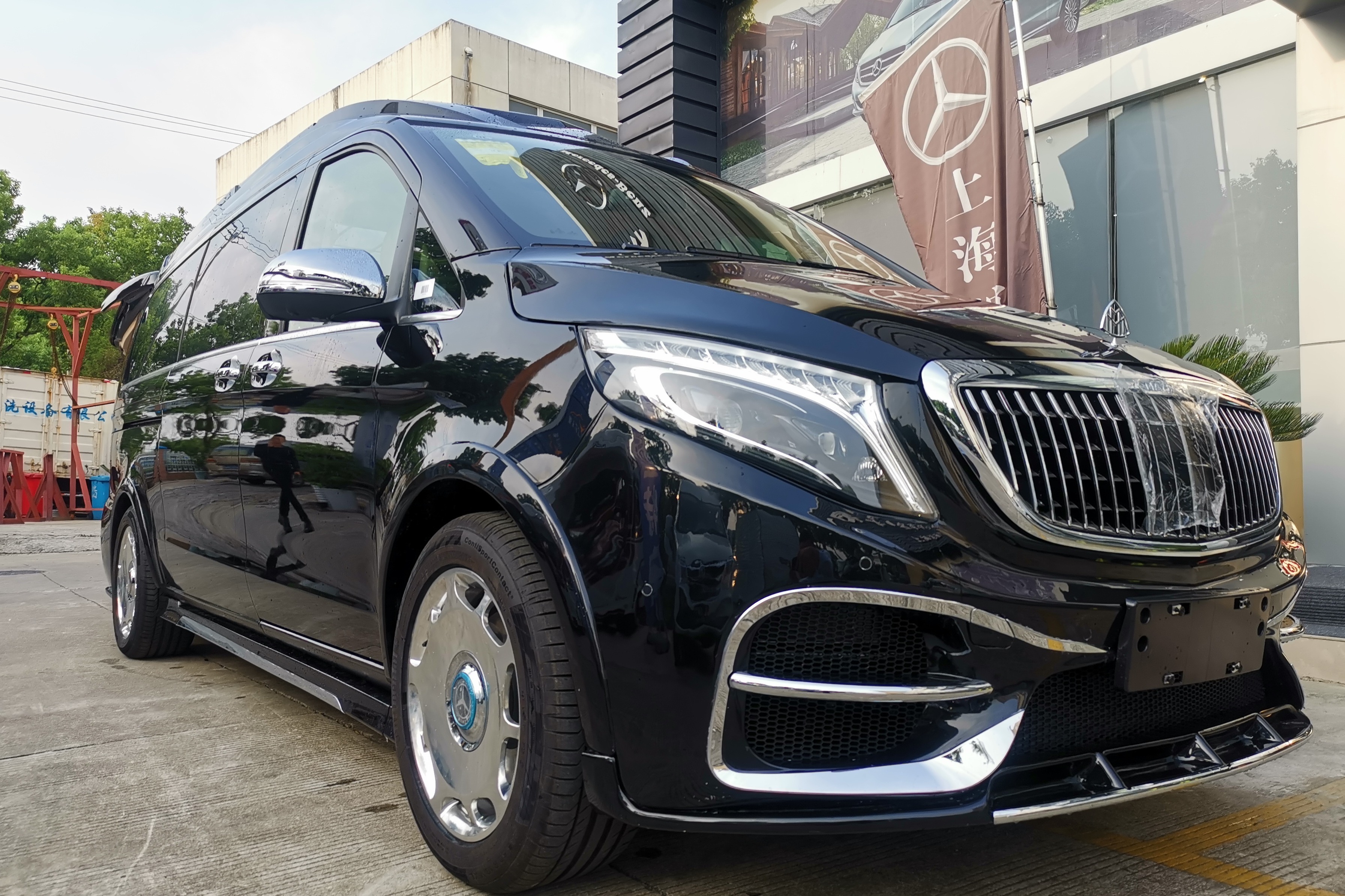 2020款奔驰V260L高顶无隔断 私人定制迈巴赫VS680_凤凰网视频_凤凰网