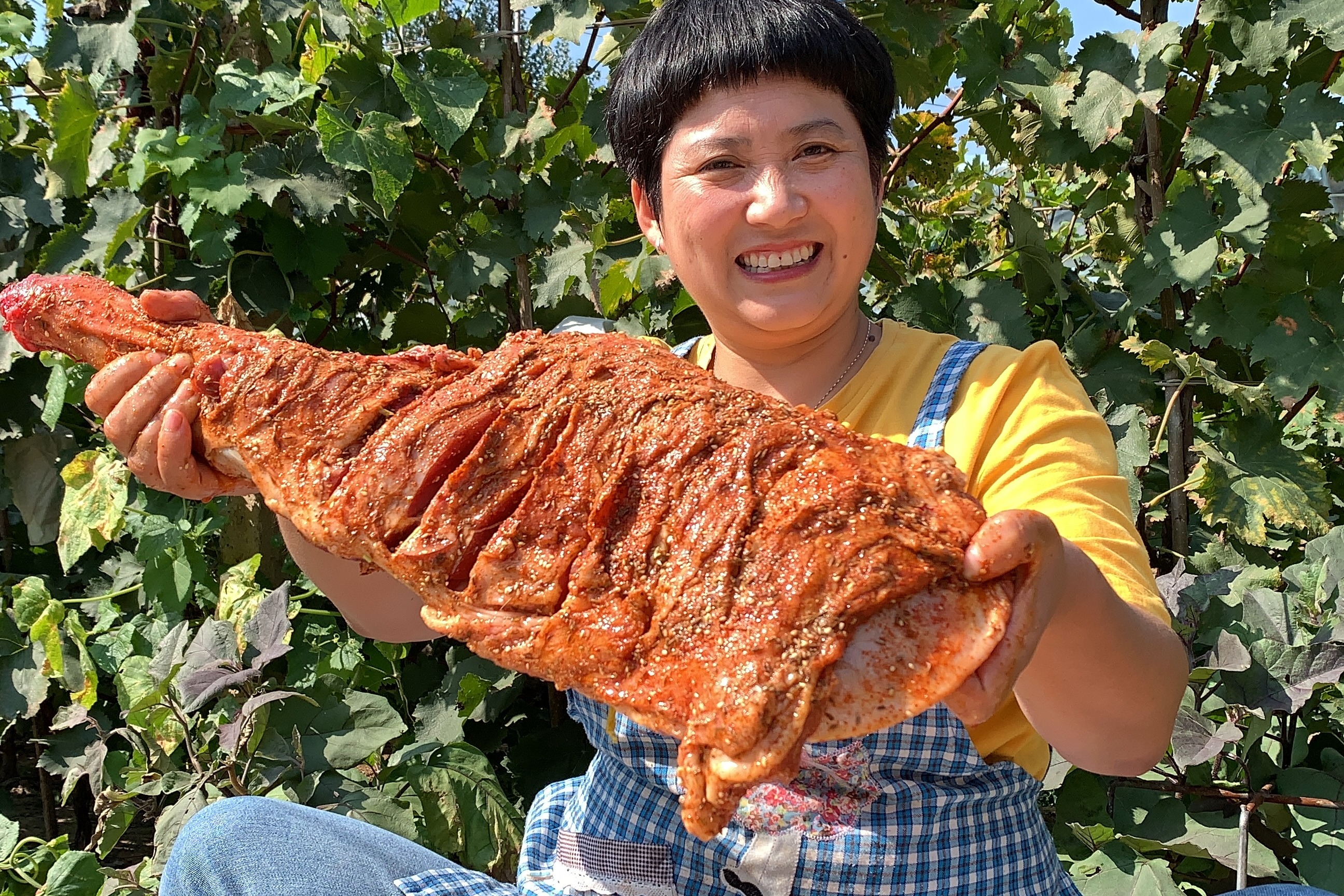 秋高气爽，祥和的农家院，美食美景美酒，一家人有说有笑好开心_凤凰网视频_凤凰网