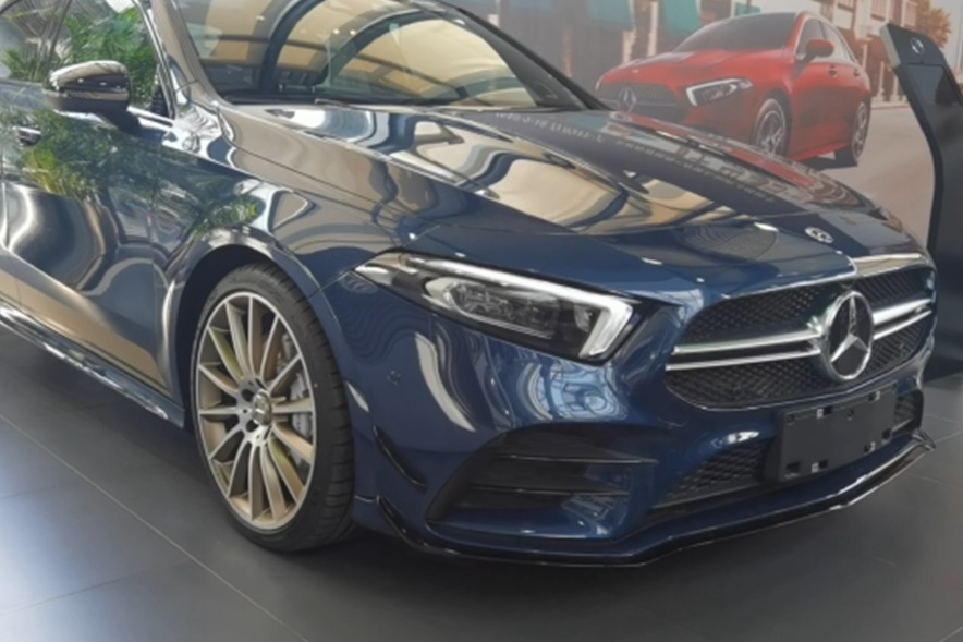 奔驰A35L AMG到店 啥叫合资性能小钢炮的天花板 看它就知道了_凤凰网视频_凤凰网