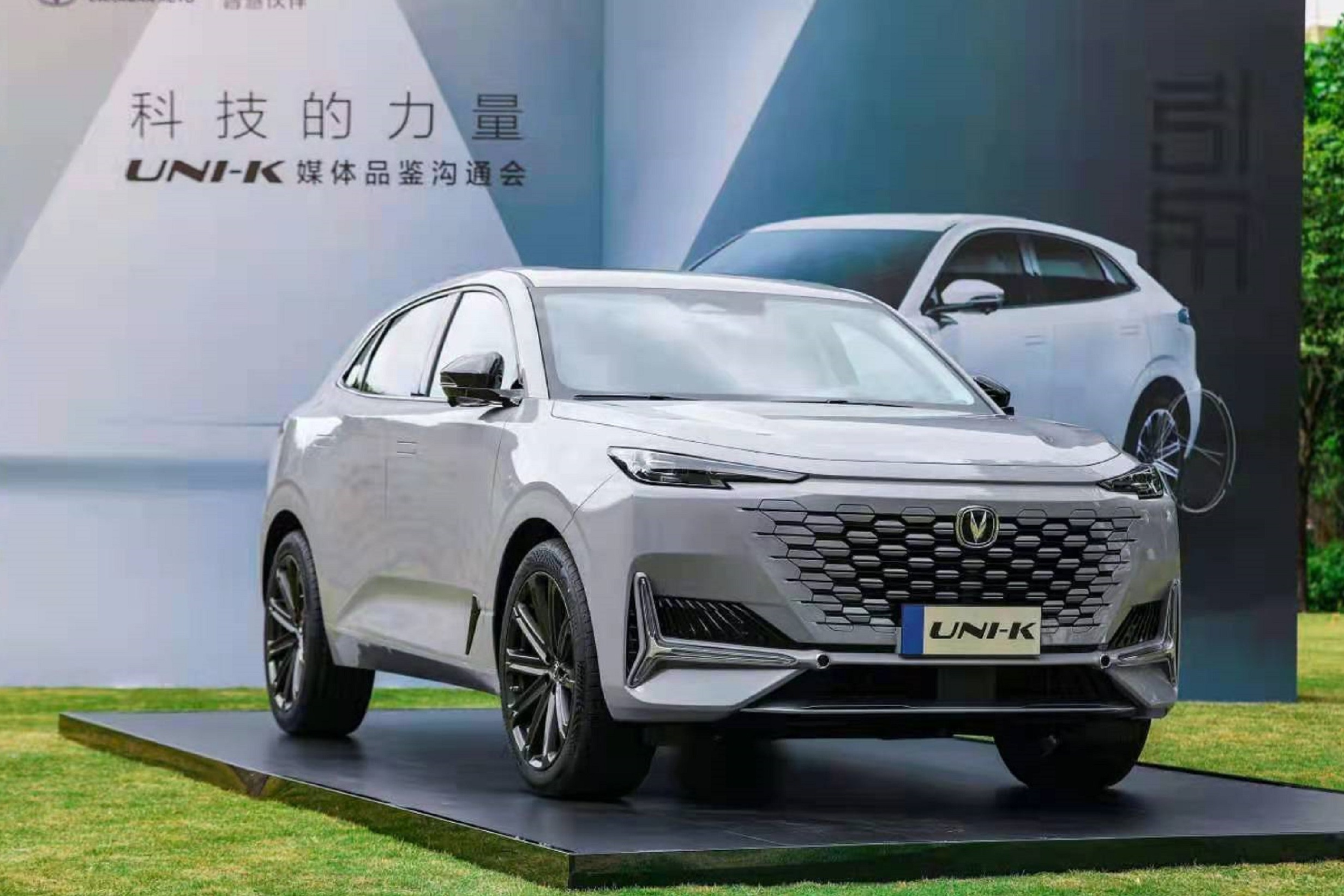 105车评——两米八轴距+2.0T+8AT，长安UNI-K正式亮相_凤凰网视频_凤凰网