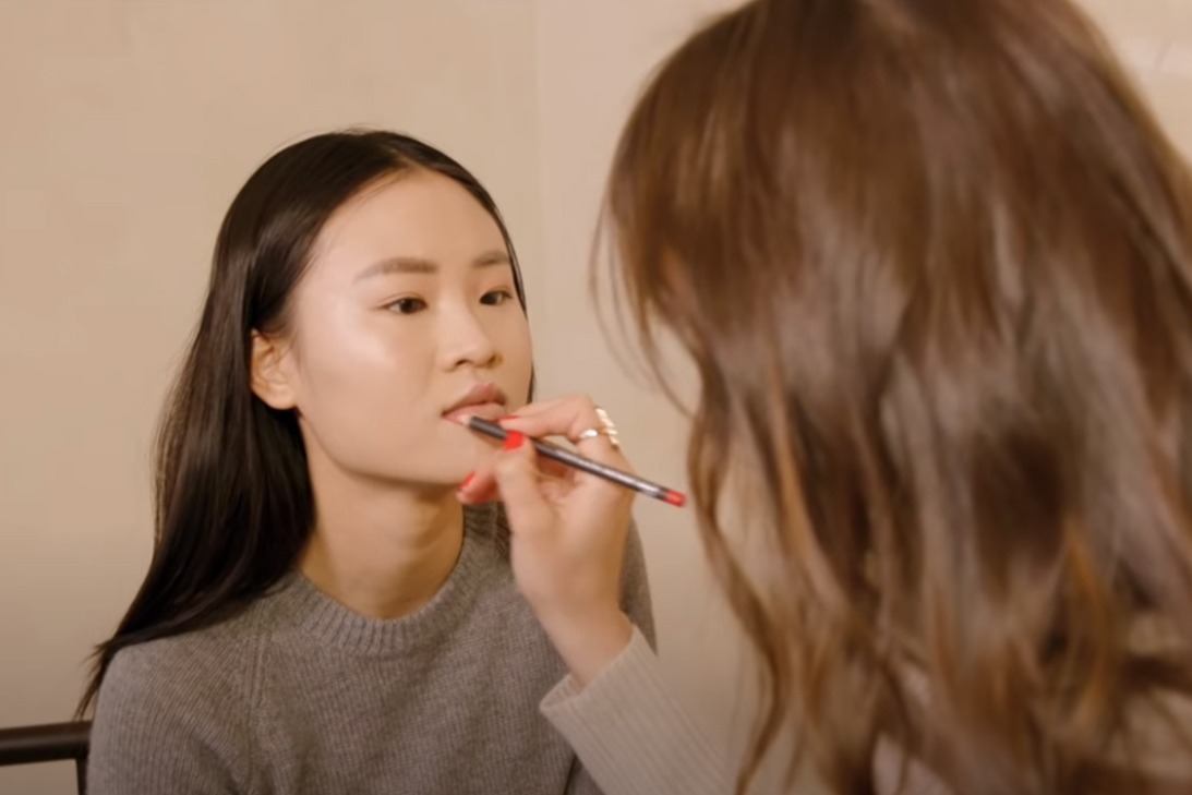 最爱的法式博主Violette，这次不是给自己化妆了！_凤凰网视频_凤凰网