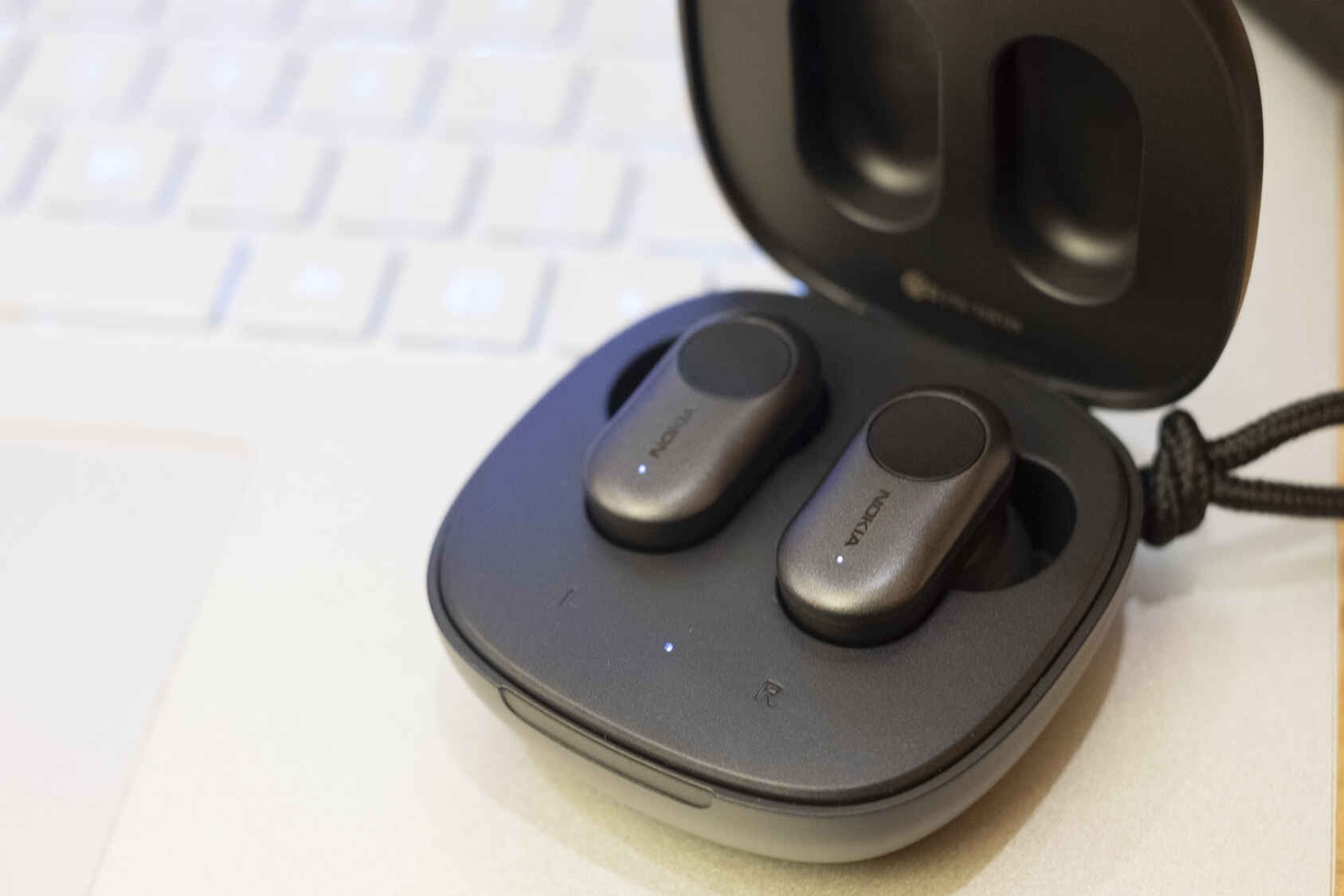 Nokia高性价比降噪真无线：小一号的索尼XM3，一半的价格_凤凰网