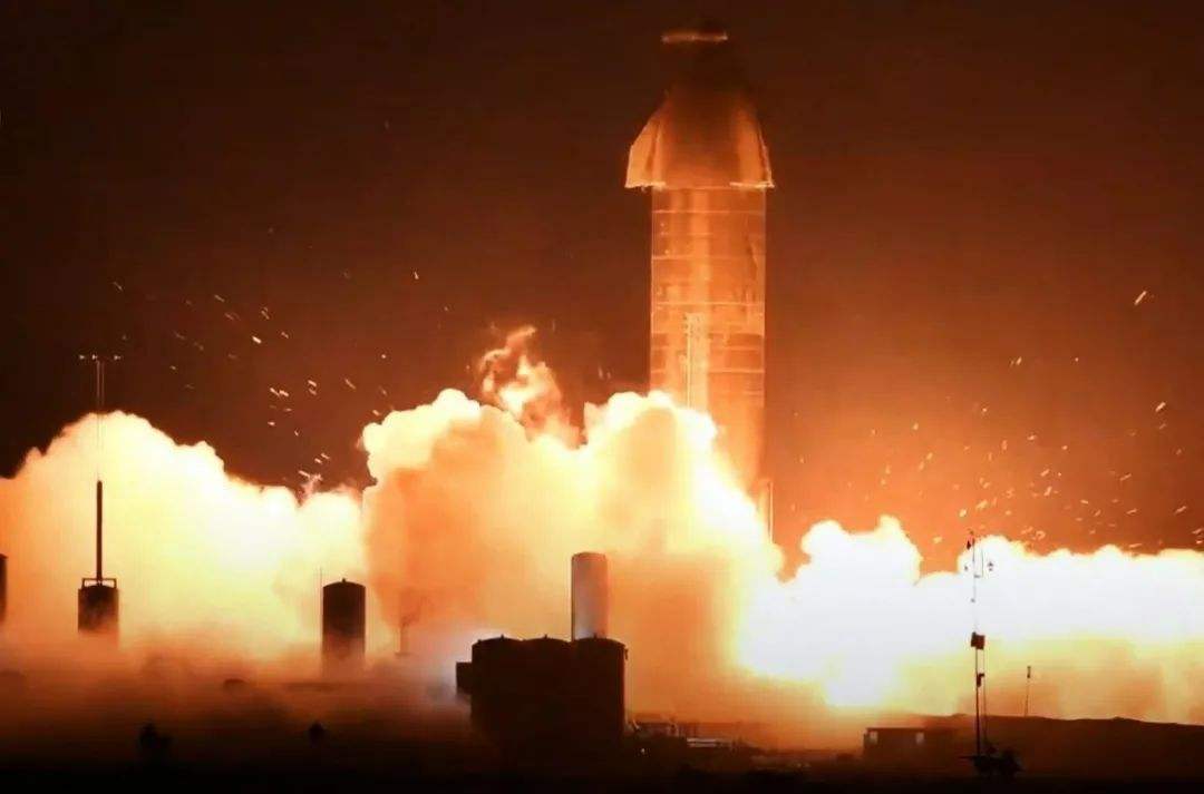 星际飞船原型机SN8顺利升空，但降落时坠毁，留下宝贵的测试数据__凤凰网