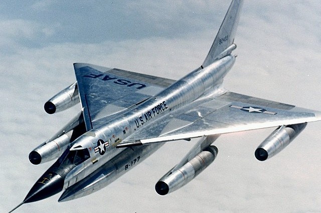 B-58轰炸机仅服役10年就退役，是什么缺陷让美国空军都忍受不了？_凤凰网