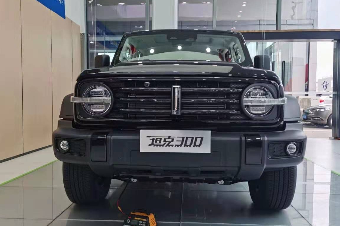 探店丨坦克300：配置超豪华 2.0T+8AT、分时四驱+4L全地形_凤凰网视频_凤凰网