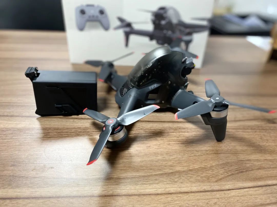 开箱DJI FPV无人机——集航拍与穿越于一身，具急刹悬停功能__凤凰网