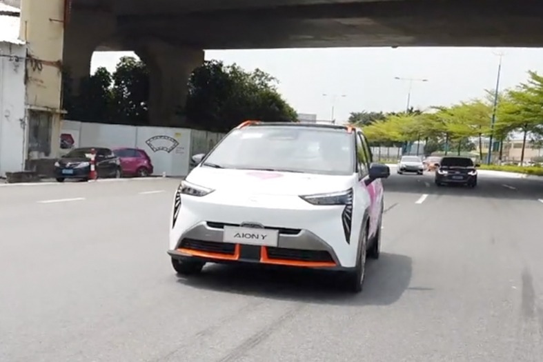 小编试车之广汽埃安Y驾驶篇 4种驾驶模式任你选择_凤凰网视频_凤凰网