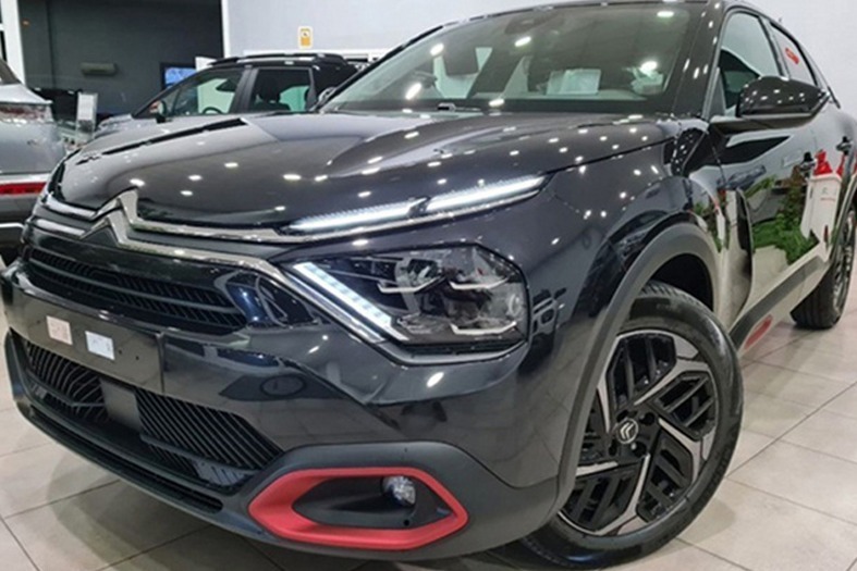 雪铁龙全新C4实拍！变身溜背跨界车内饰全面升级_凤凰网视频_凤凰网