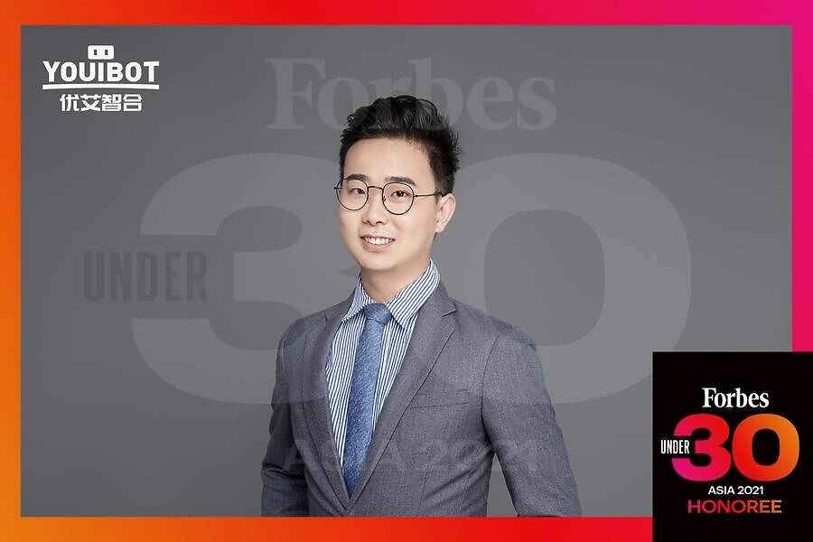 优艾智合机器人CEO张朝辉入选2021福布斯亚洲U30精英榜_凤凰网