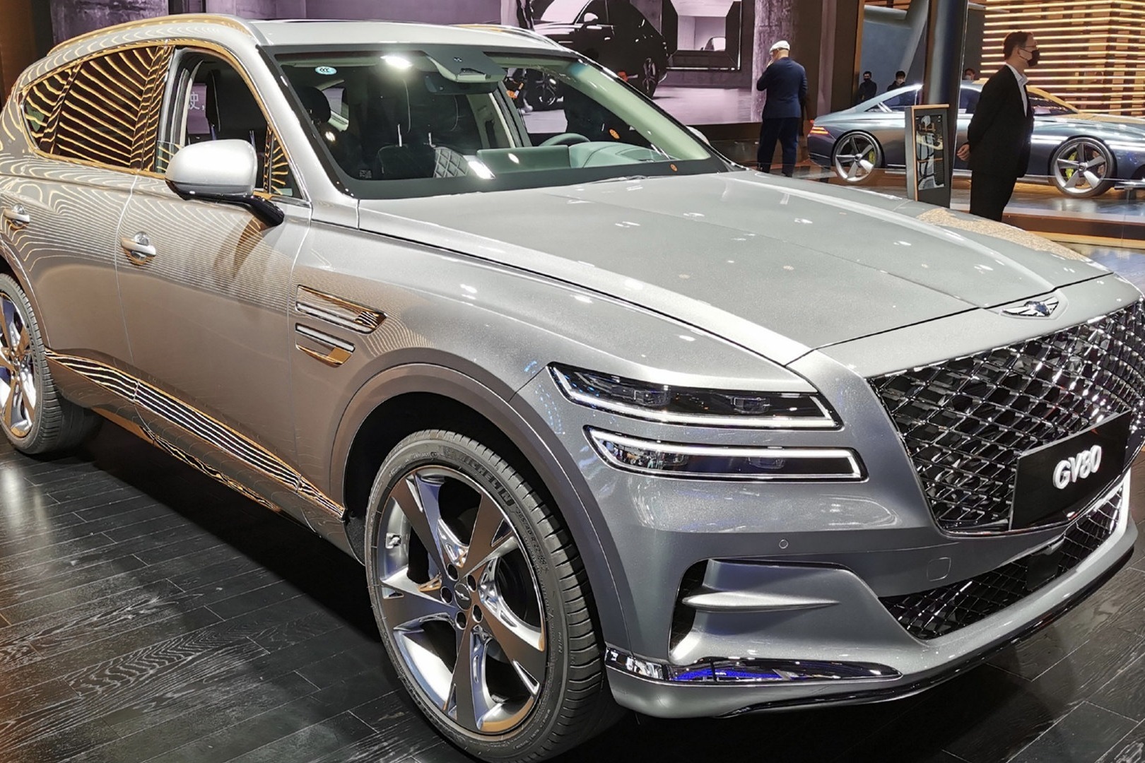 对标宝马X5奔驰GLE奥迪Q7，捷尼赛思GV80了解下！_凤凰网视频_凤凰网