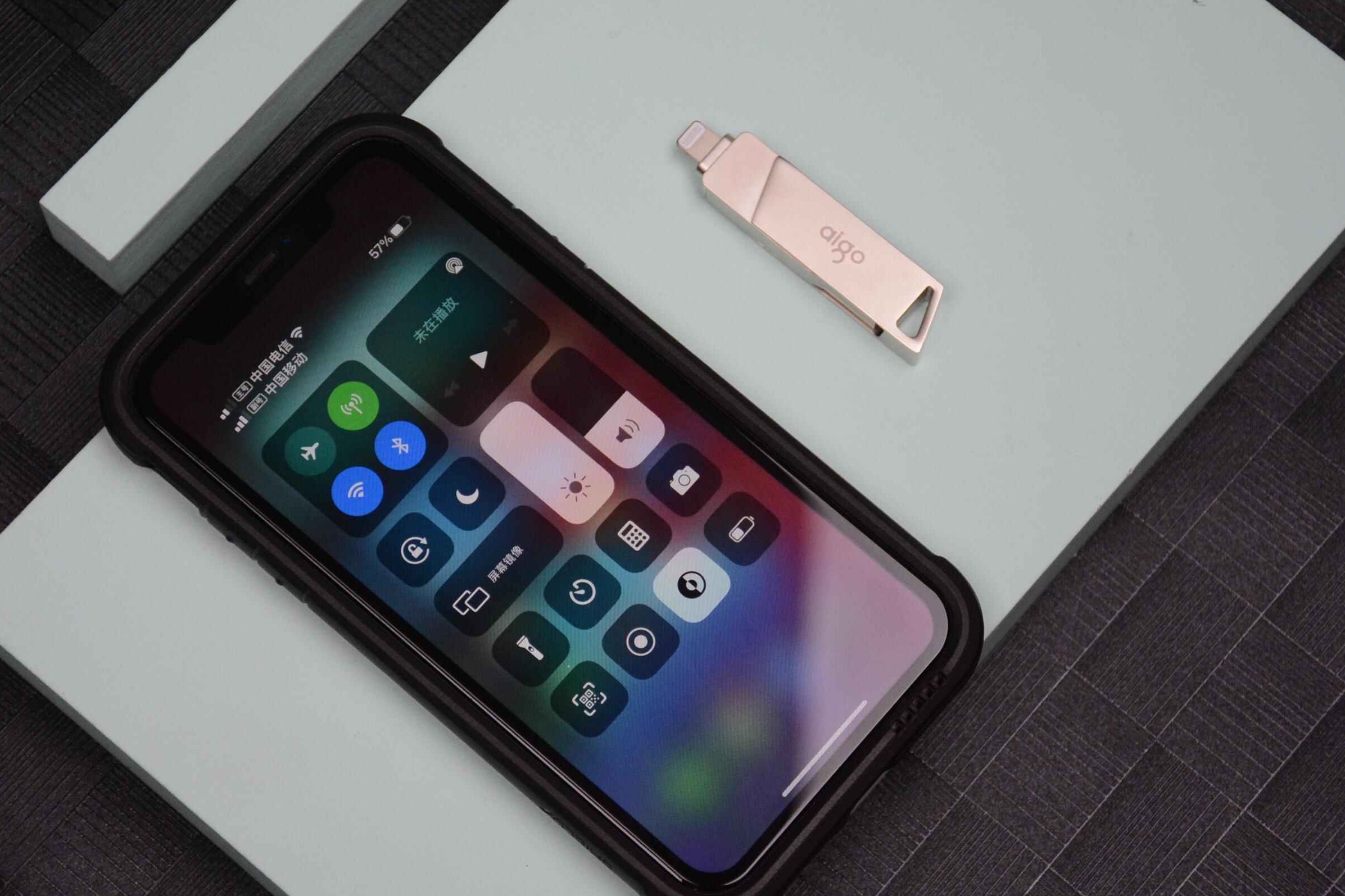 别说iPhone无法拓展空间：aigo手机U盘评测，轻松解决存储不足_凤凰网