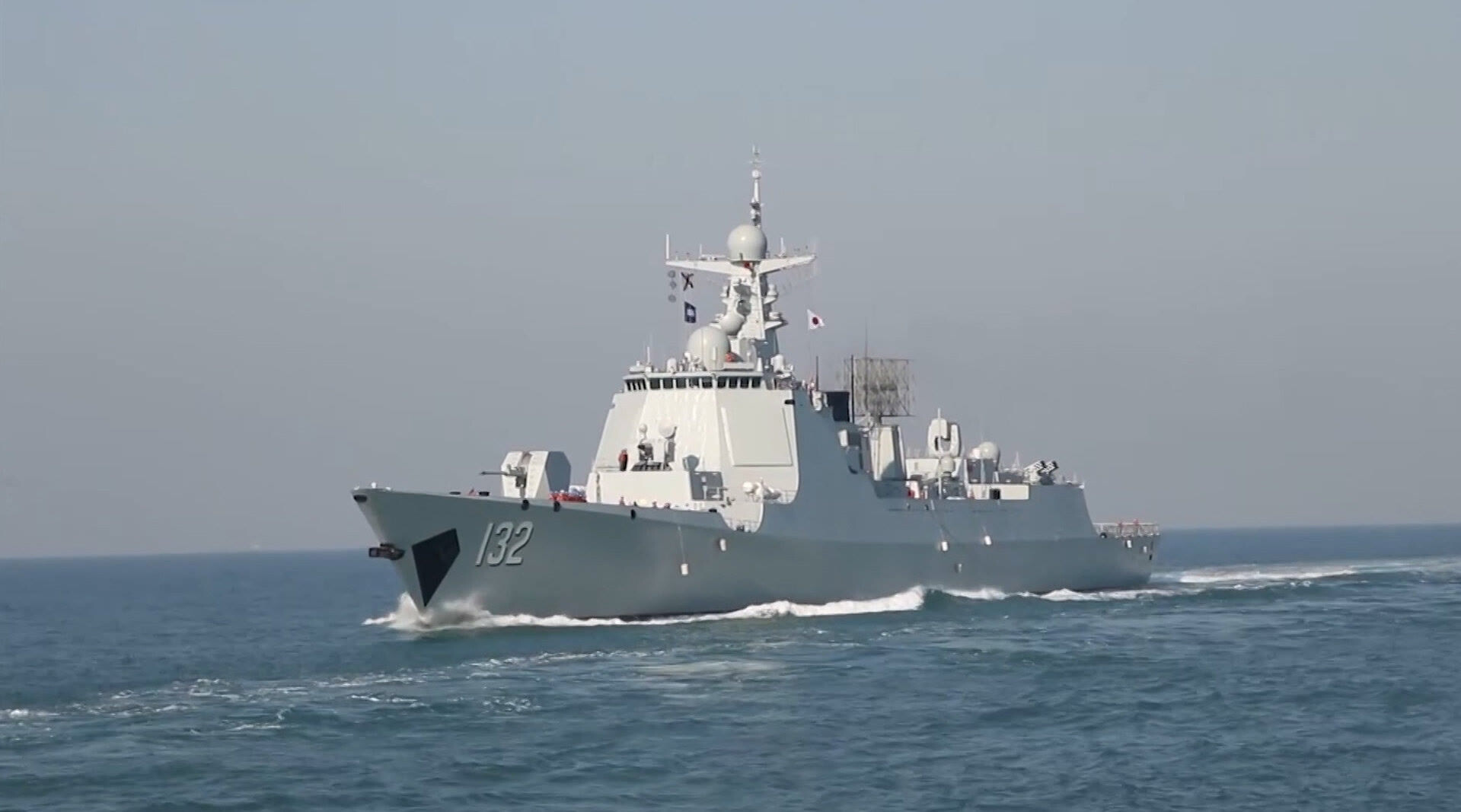 055万吨大驱首次国外军演，亮相俄罗斯，先进战舰让俄羡慕不已！_凤凰网