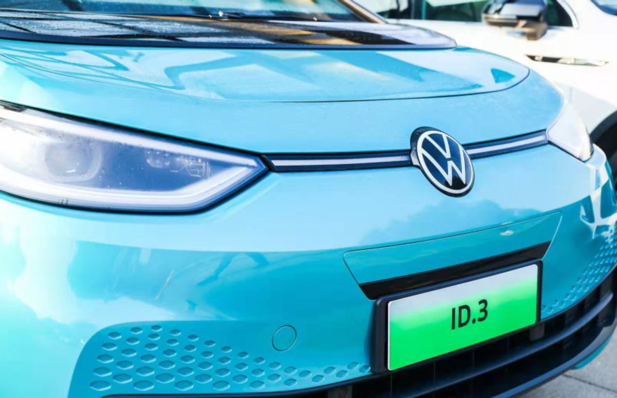 抢先试驾大众ID3，堪称迅猛“小钢炮”，只卖15万年底爆款_凤凰网汽车_凤凰网