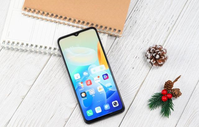 vivo Y40很大胆，首搭6000mAh电池，8+128G低至1399__凤凰网