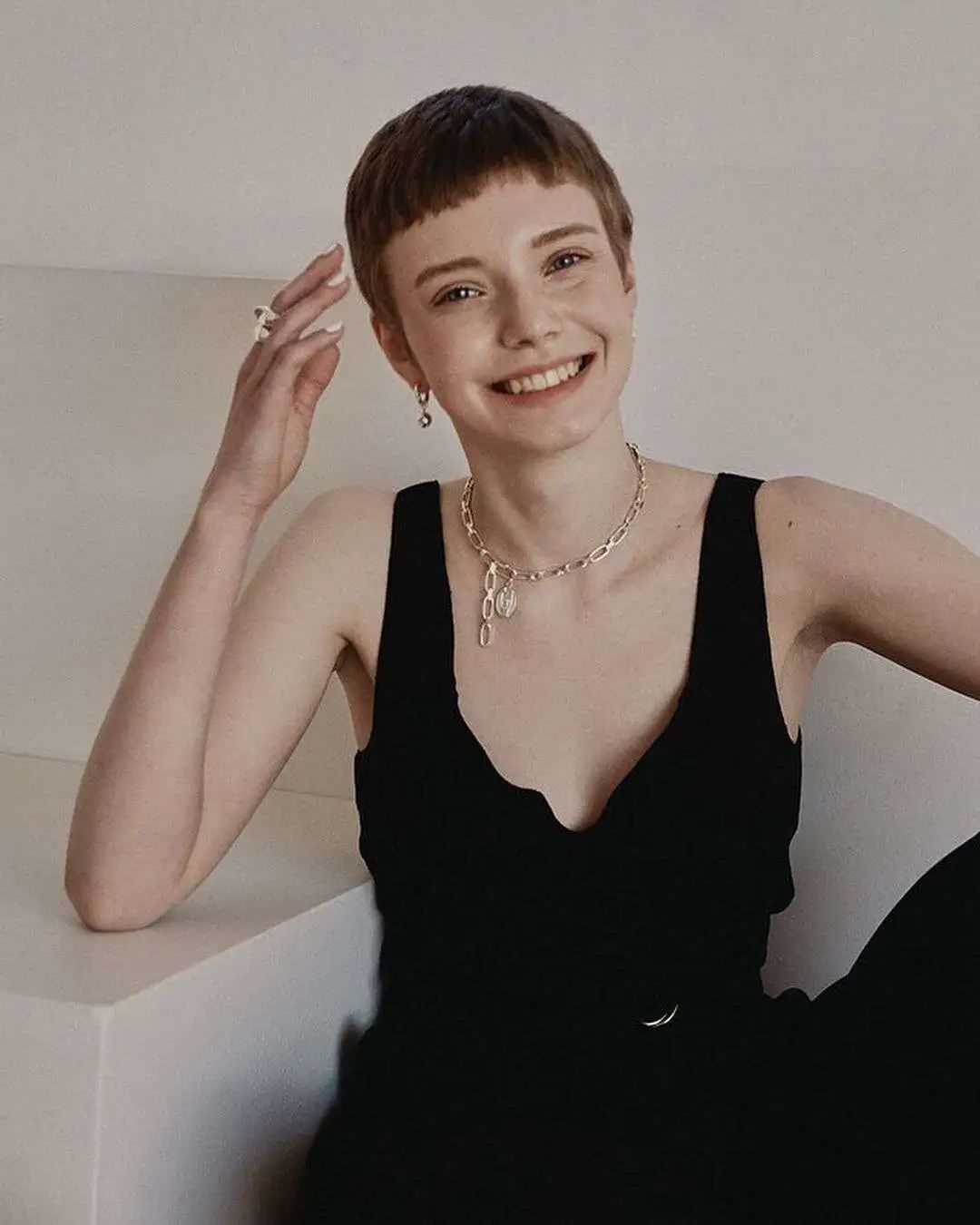 21岁德国模特凭“精灵美貌”爆红！却离奇失踪…背后牵出黑暗内幕_凤凰网