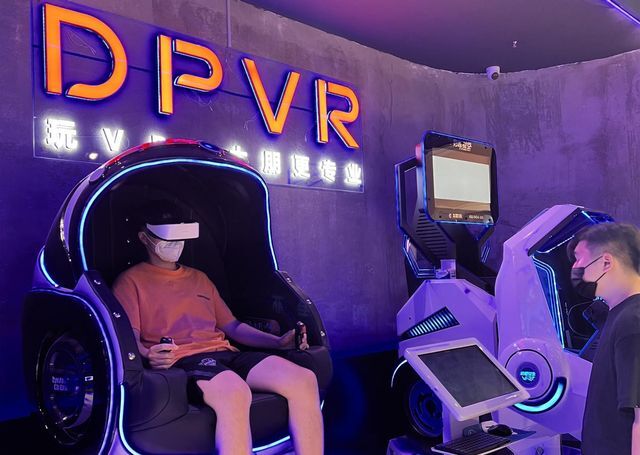 VR竞争白热化：Quest pro领跑高端应用，大朋VR E4突围游戏市场__凤凰网