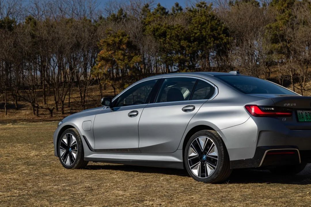 Cars01试驾：给运动加点“电”——试驾华晨宝马i3_凤凰网汽车_凤凰网