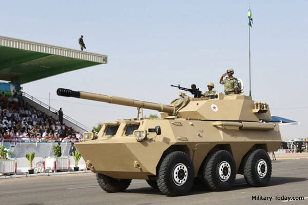 红星照耀非洲：中国装甲车黑色大陆受捧_手机凤凰网