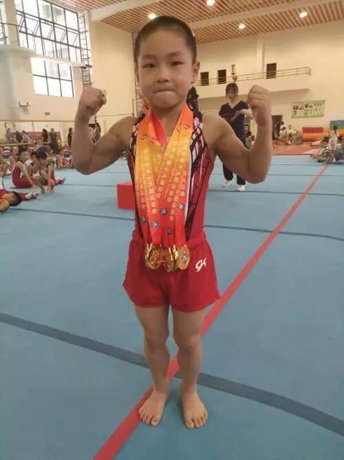 7岁小孩8块腹肌 体操赛独揽6金手机凤凰网