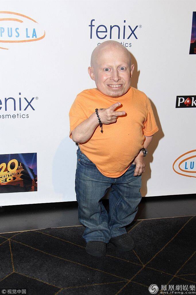 49岁侏儒男星逝世 曾演《哈利波特》银行精灵拉环_手机凤凰网