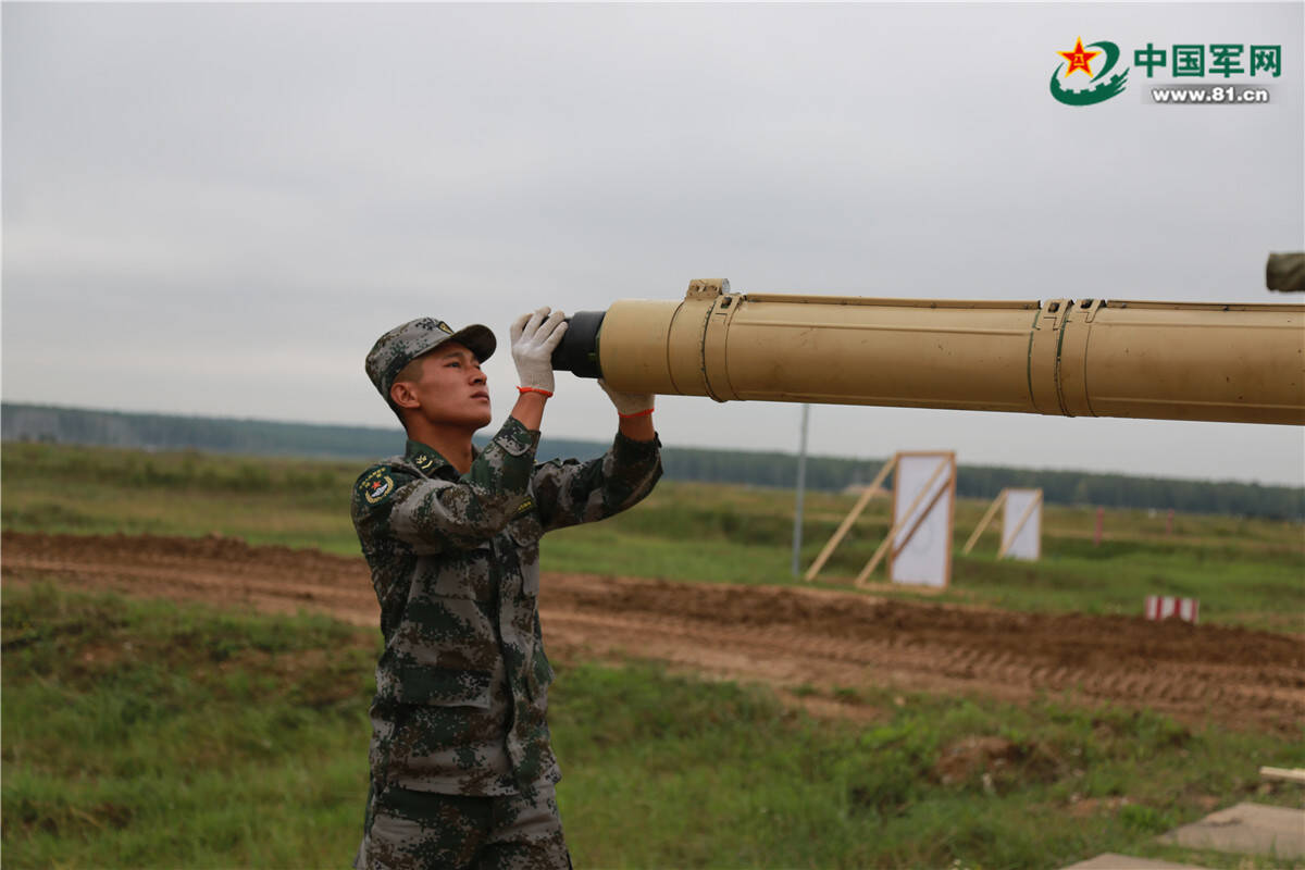 参加坦克两项赛的96B涂装成这样 险些认不出来_手机凤凰网