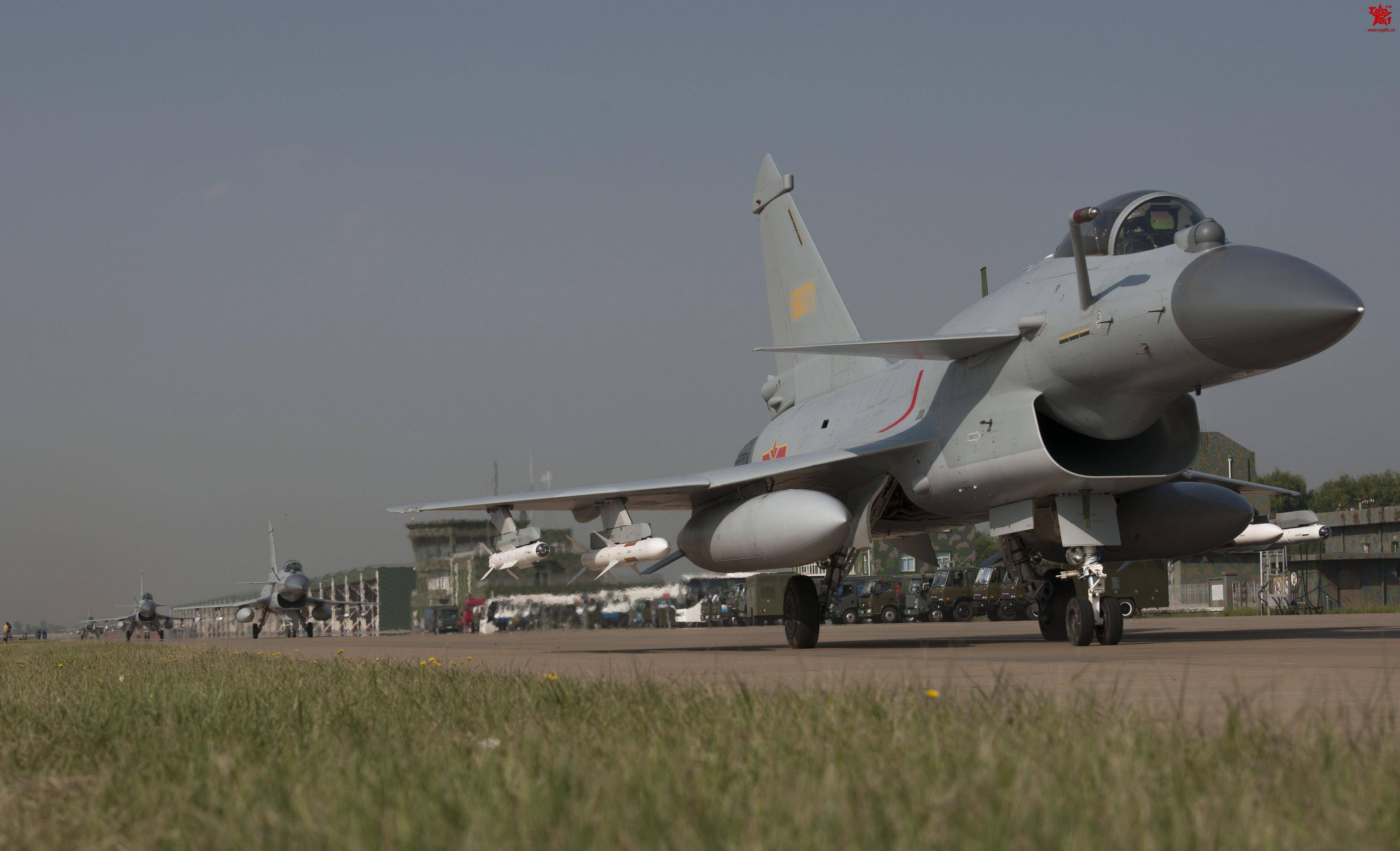 众多细节展现歼10C先进性，将成歼20最佳拍档_手机凤凰网