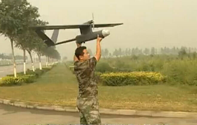 新型手抛无人机列装空降兵 性能超越美军“渡鸦”_手机凤凰网