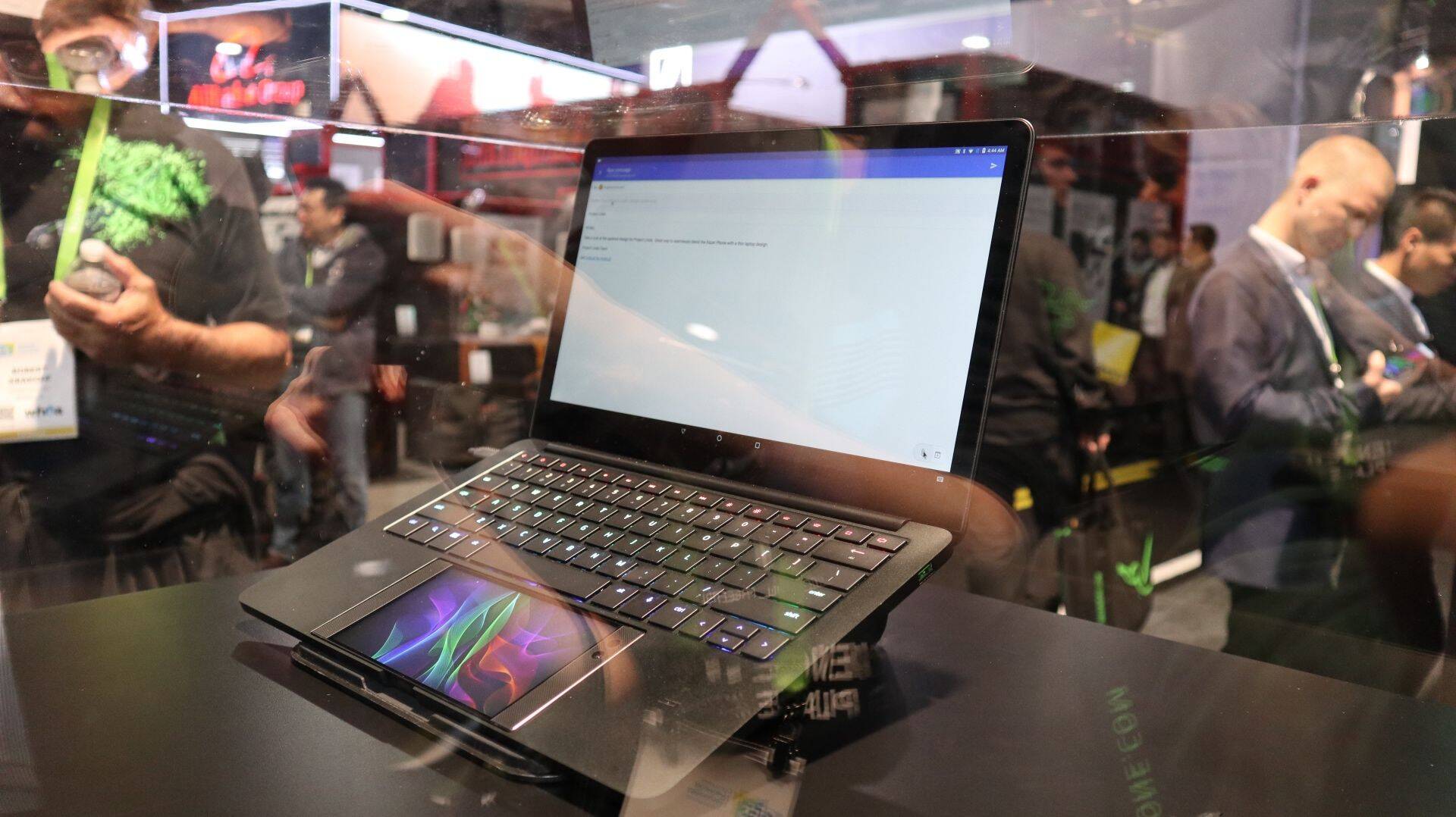 雷蛇CES2018展台：手机笔记本二合一形态复活_手机凤凰网