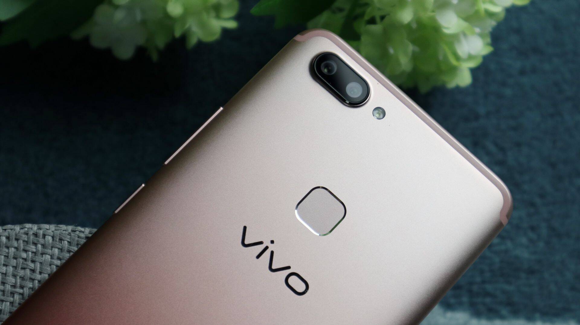 vivo X20梦幻粉图赏：渐变色机身白色正面板_手机凤凰网