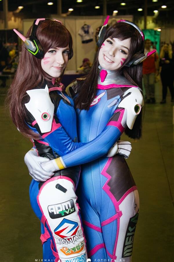 《守望先锋》D.Va姐妹花COS：死神双手握翘臀（图）_手机凤凰网