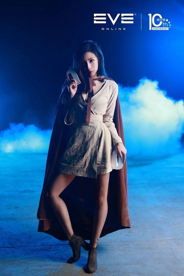 《EVE》进入中国十年 妹子们为它拍写真_手机凤凰网