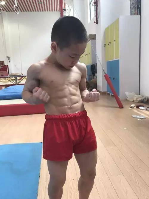 7岁小孩8块腹肌 体操赛独揽6金手机凤凰网