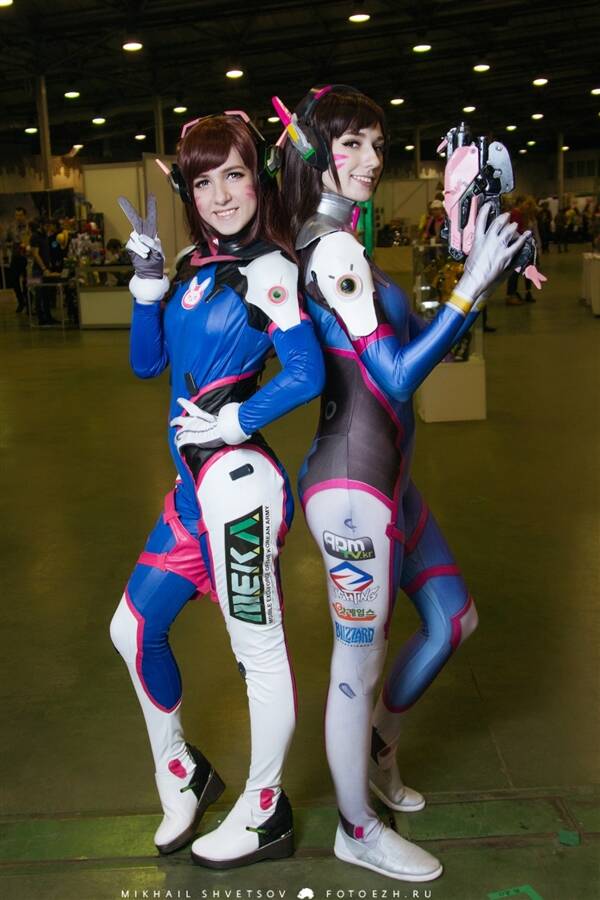 《守望先锋》D.Va姐妹花COS：死神双手握翘臀（图）_手机凤凰网