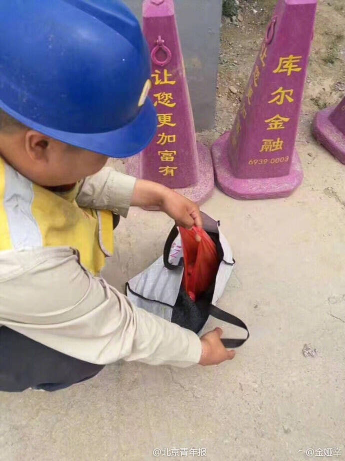 新生儿被装塑料袋遗弃在工地门口 手机凤凰网