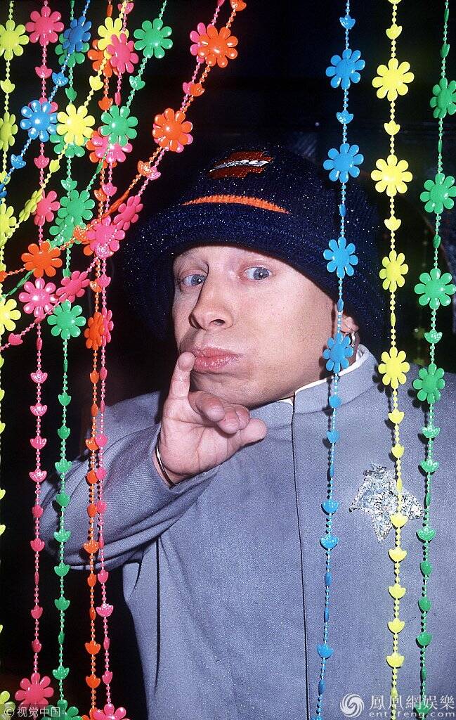 49岁侏儒男星逝世 曾演《哈利波特》银行精灵拉环_手机凤凰网