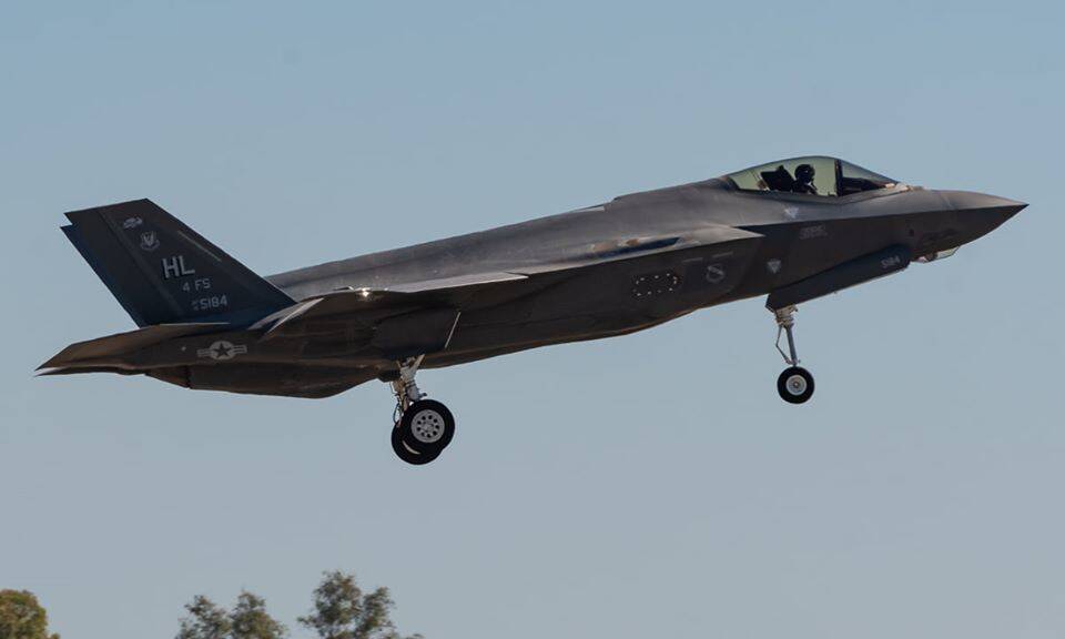 美国空军6架F35跨越大西洋从西班牙返回美国_手机凤凰网