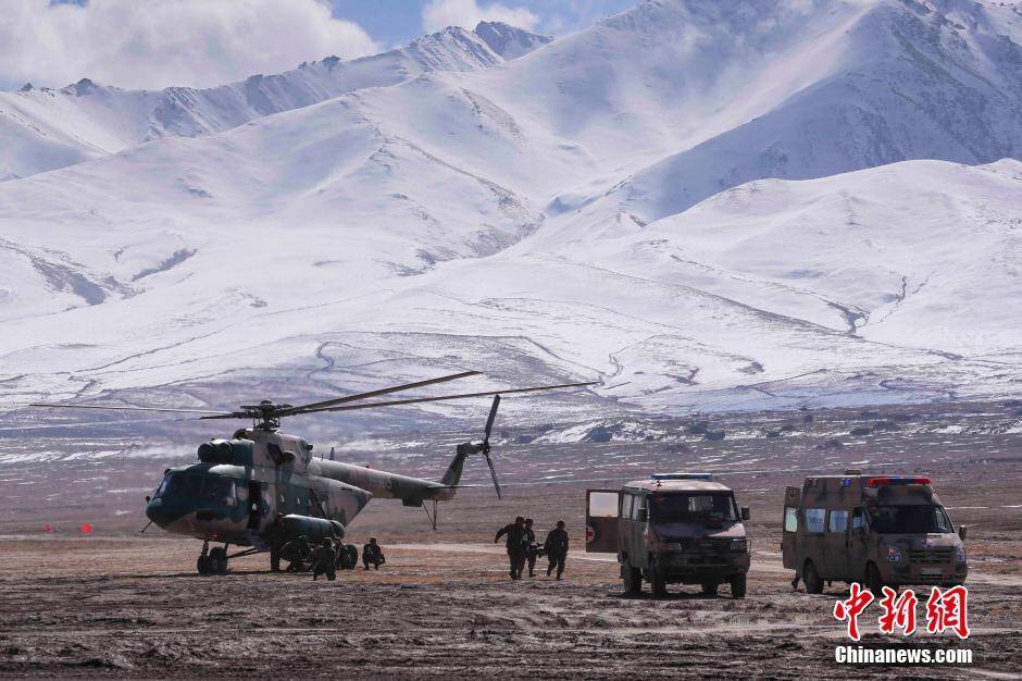 解放军联合行动-2014C演习 大批96A坦克上高原_手机凤凰网