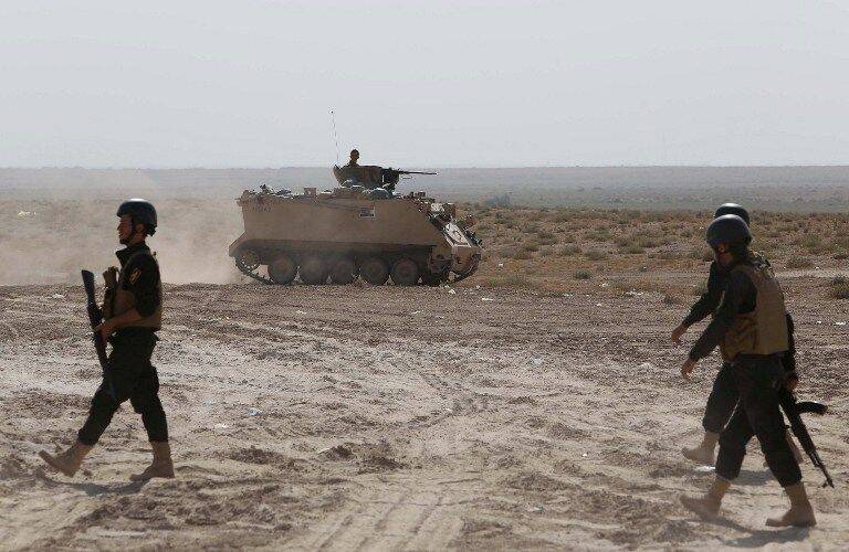 伊军激战IS：中国107火箭炮与美制M113协同作战_手机凤凰网