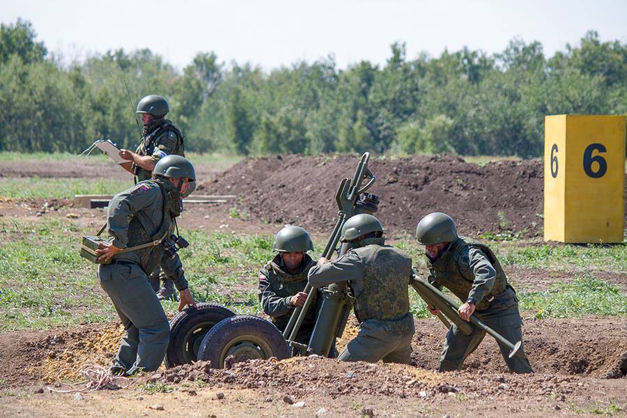 炮兵能手：解放军用自行迫击炮对战俄牵引小炮_手机凤凰网