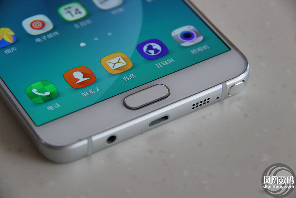 三星galaxy Note 5实拍:采用弧形后背设计 手机凤凰网