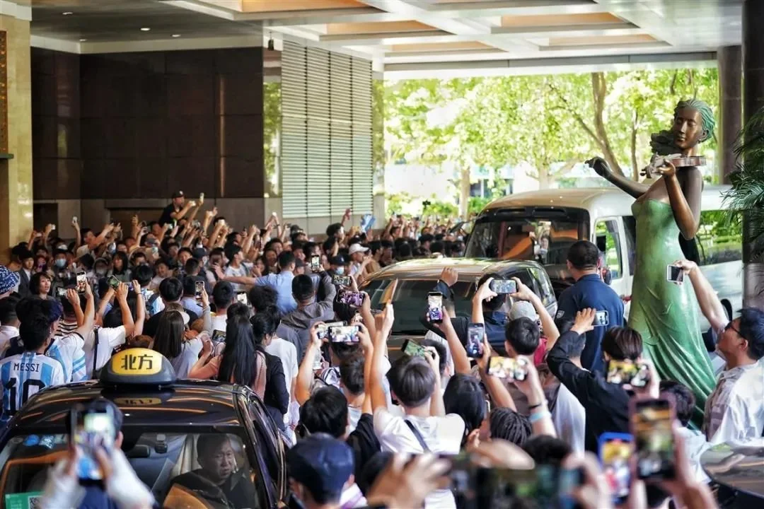 “围猎”梅西 -6parkbbs.com