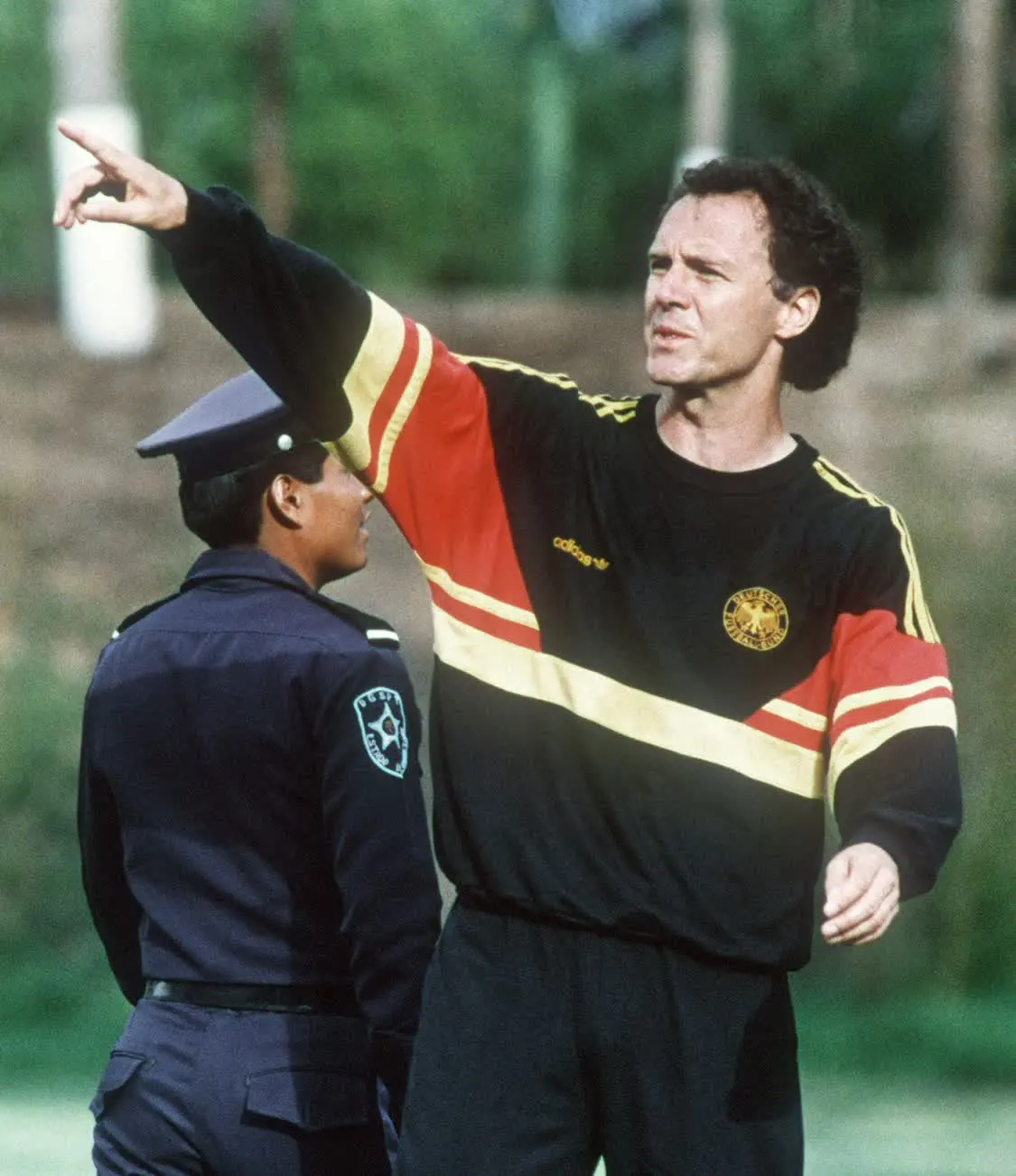 告别“足球皇帝”！德国球星贝肯鲍尔的传奇一生 -6parkbbs.com