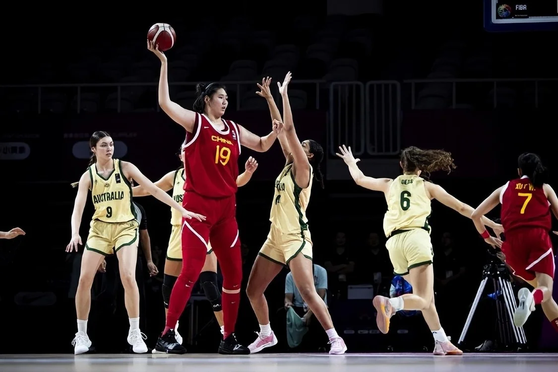 掩面而泣！张子宇砍42+14无力回天，中国U18女篮不敌澳大利亚 - 体坛纵横