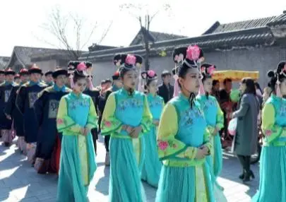 美女遍地懒汉成群，“裸替”一天8000元，群演现状太震惊！ -6parkbbs.com