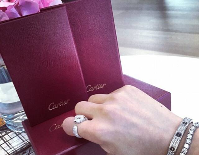 中国富二代网上晒照炫富